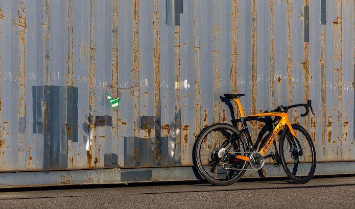 Pinarello présente les nouveaux coloris du Dogma F pour 2023 | 3bikes ...