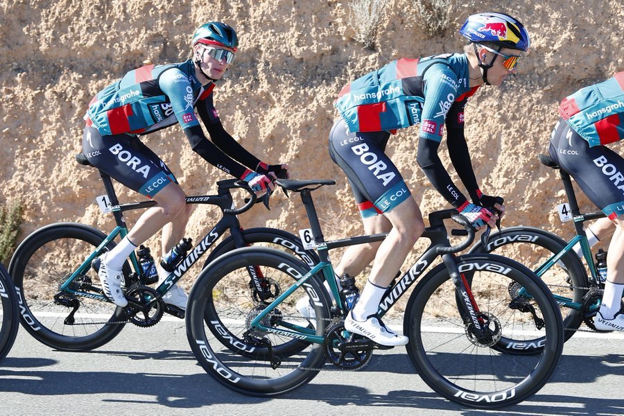 Matos des Pros : les vélos et les maillots des équipes World Tour 2023 ...