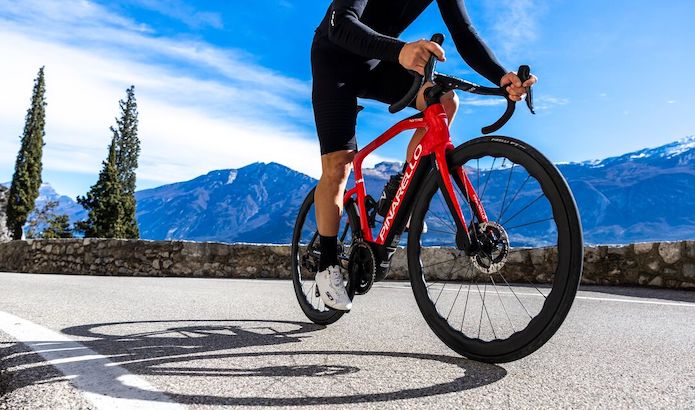 Le nouveau Pinarello Nytro E ouvre un monde de possibilités pour découvrir le cyclisme ...