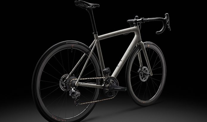 Un Specialized Aethos édition limitée en Campagnolo Super Record EPS ...