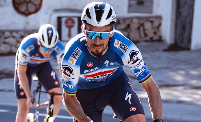 Julian Alaphilippe svela la nuova maglia del team Soudal-Quick Step per ...