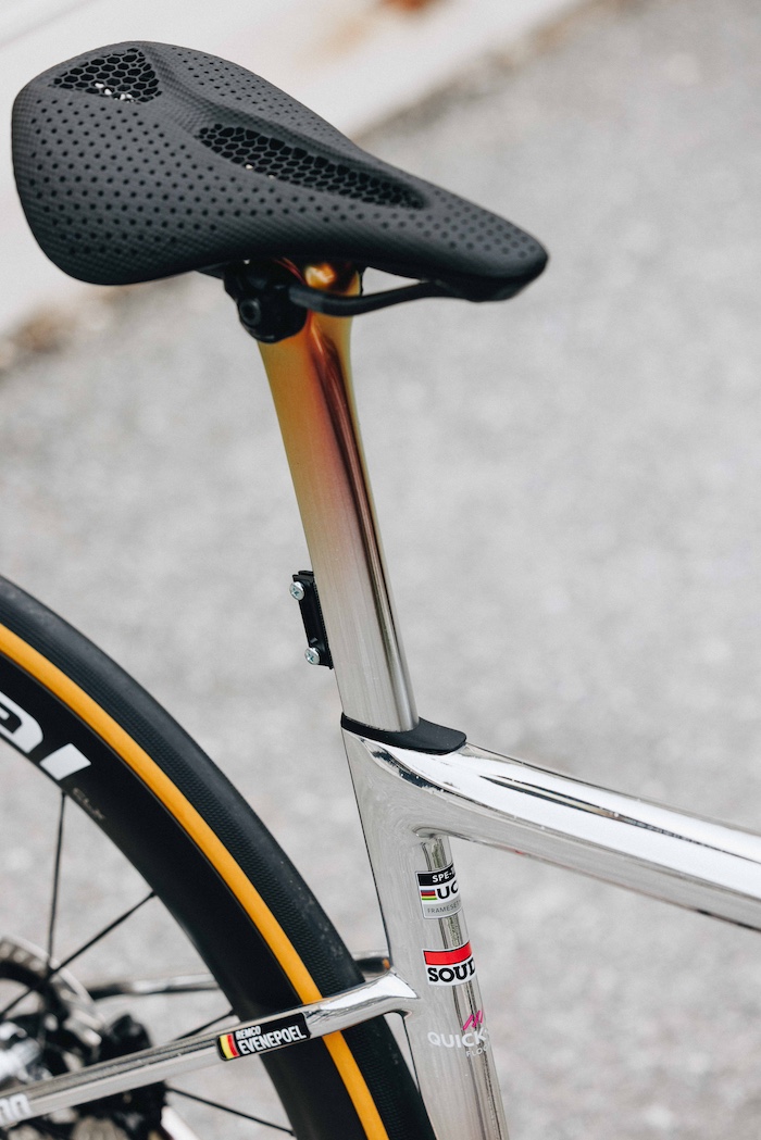 Un nouveau coloris pour le Specialized S-Works Tarmac SL8 de Remco ...