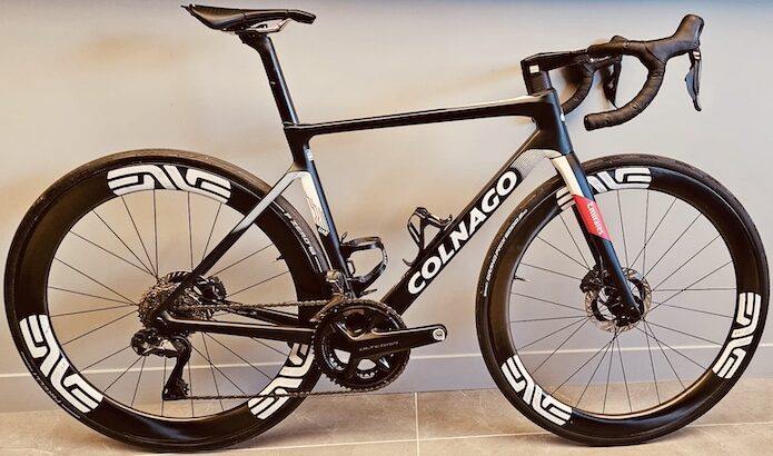 Dans la peau de Pogacar : quand un magasin met à disposition un Colnago ...