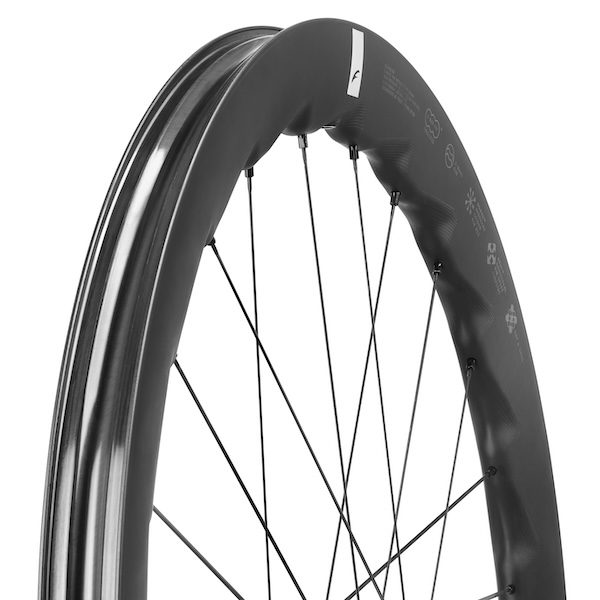 Fulcrum lance les Sharq GR et Soniq GR, dédiées aux courses de Gravel